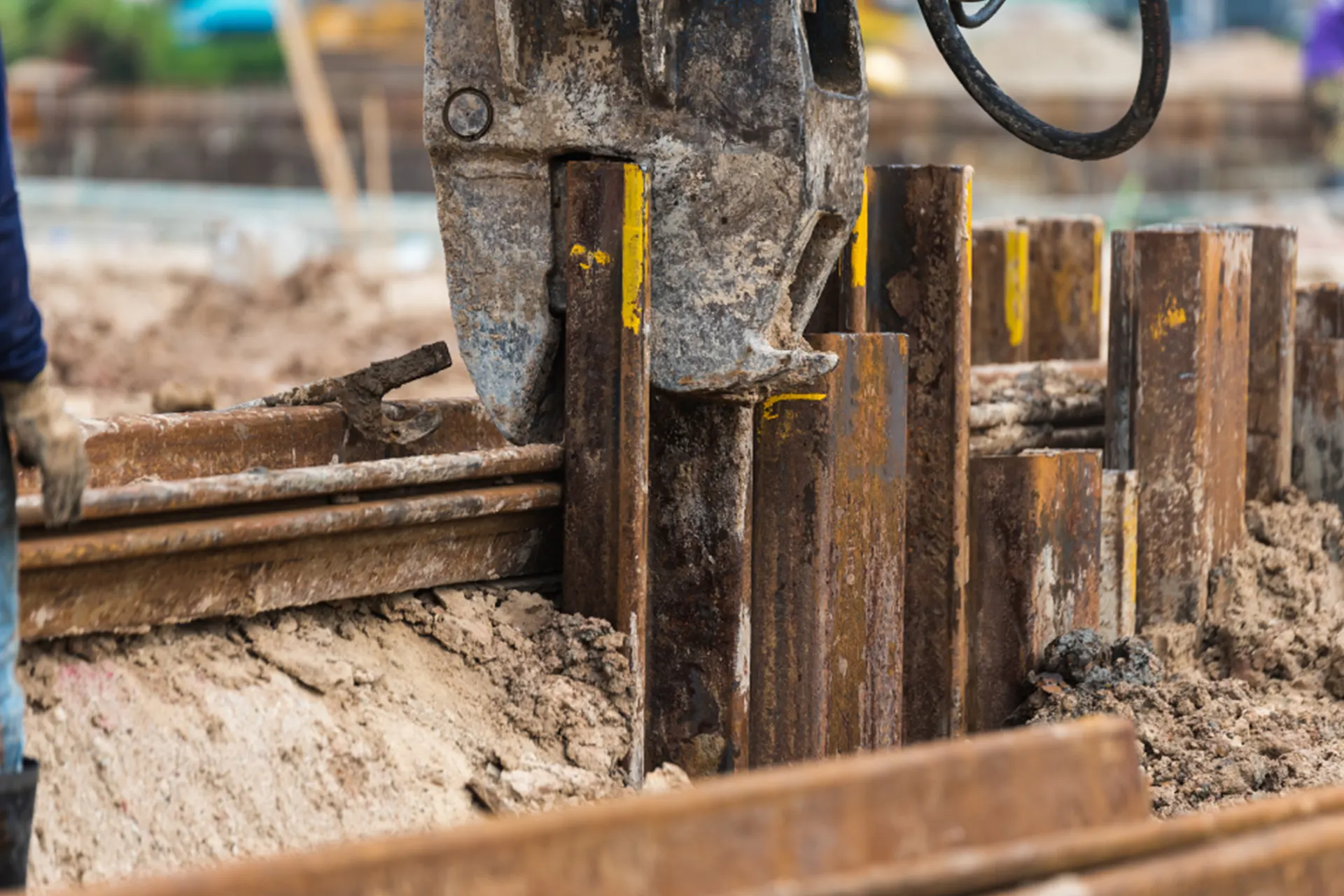 Integrating Sheet Pile Seawalls With Drainage & Pump Systems | Zavza ...